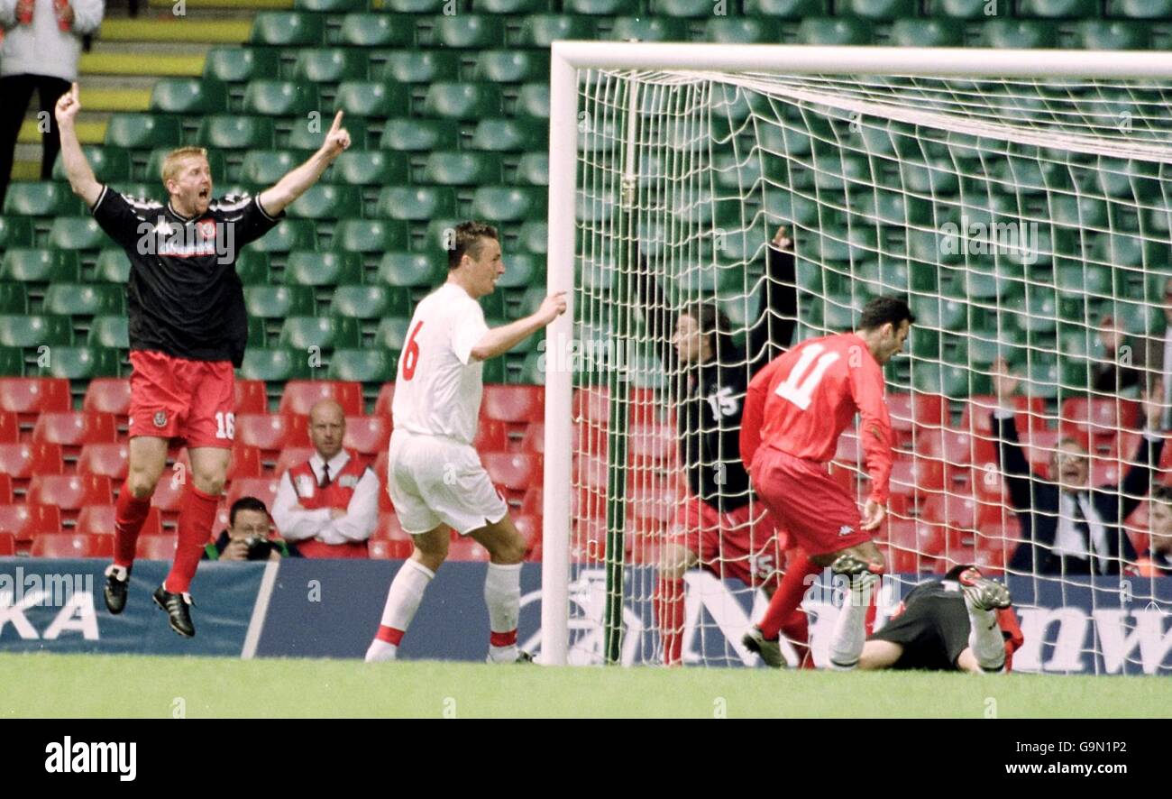 World cup football teams warming up hi-res stock photography and images ...