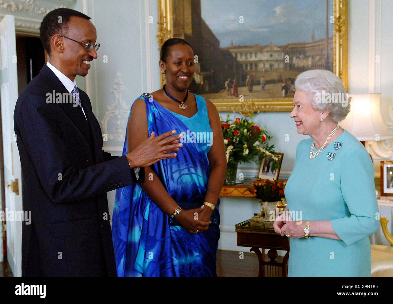 Britains queen elizabeth ii receives president rwanda hi-res stock ...