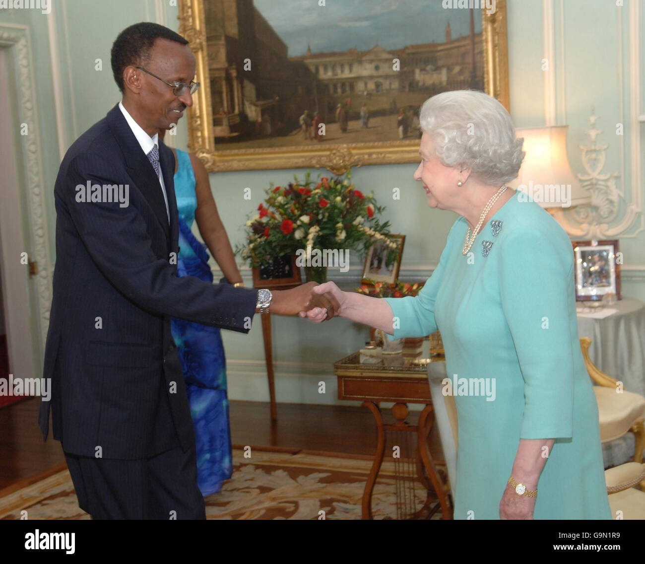 Britains queen elizabeth ii receives president rwanda hi-res stock ...