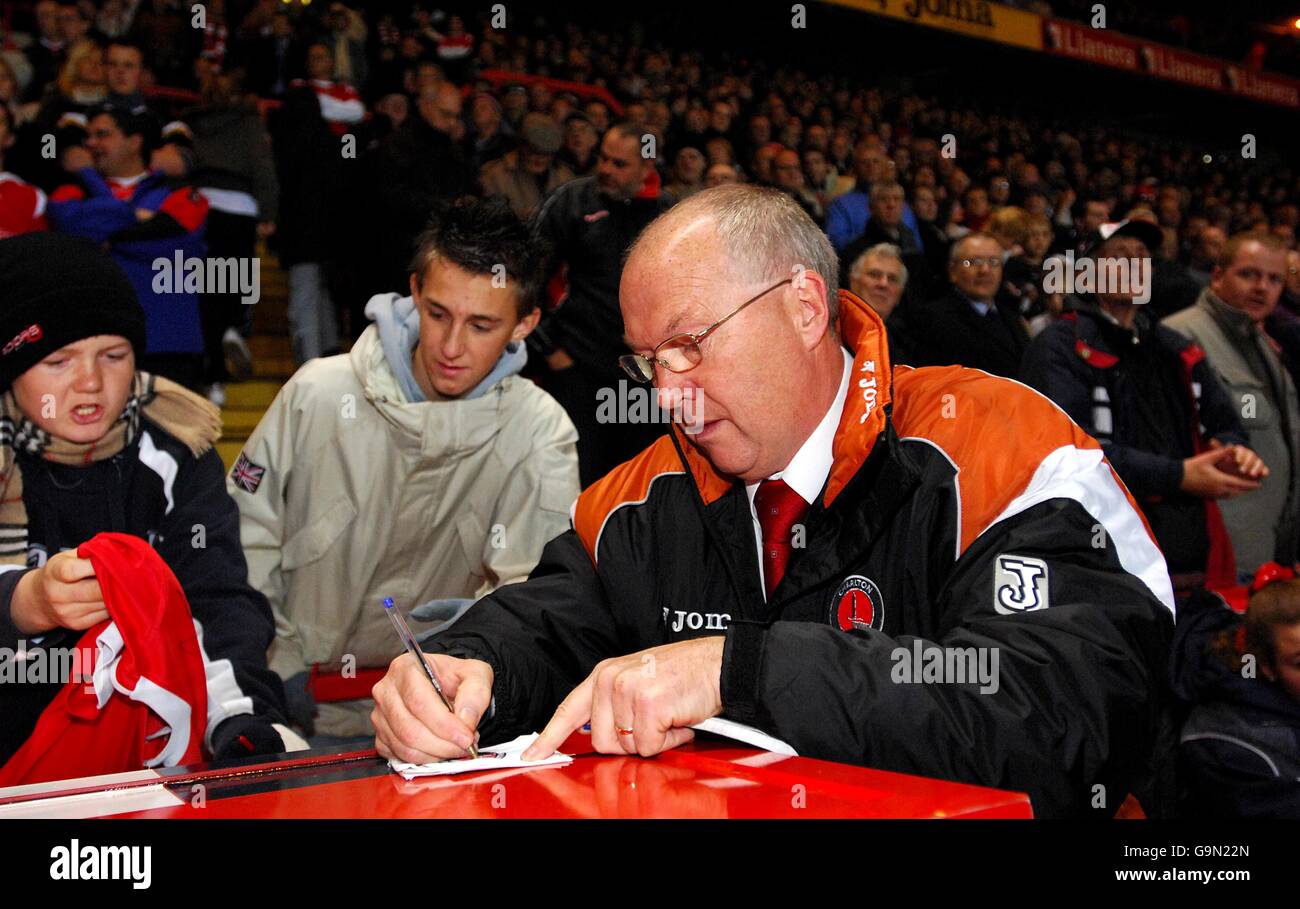 Head shot headshot portrait kids fans crowd hi-res stock photography ...