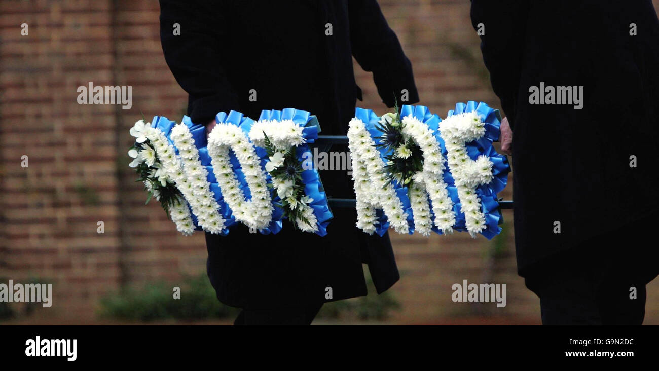 Alan fluff freeman funeral hi-res stock photography and images - Alamy