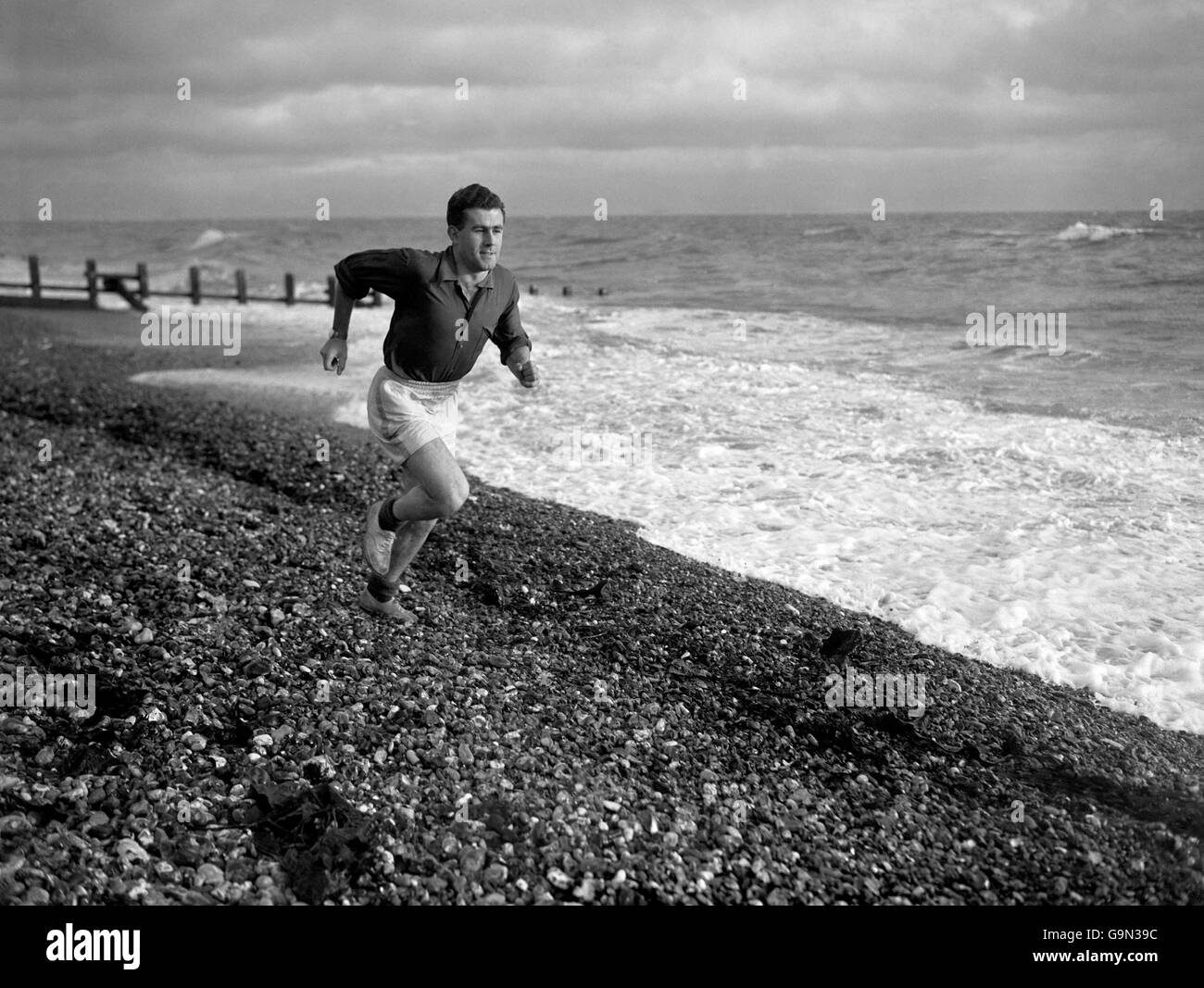 Sport cricket 1950s hi-res stock photography and images - Alamy