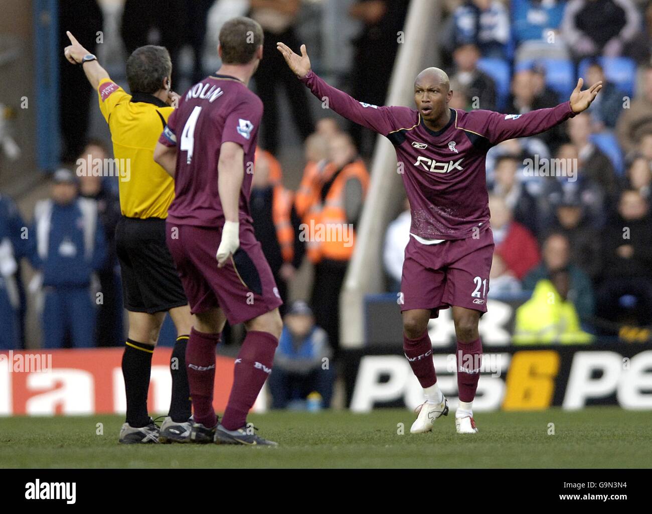 Bolton Wanderers' El-Hadji Diouf appeals to the referee Stock Photo - Alamy