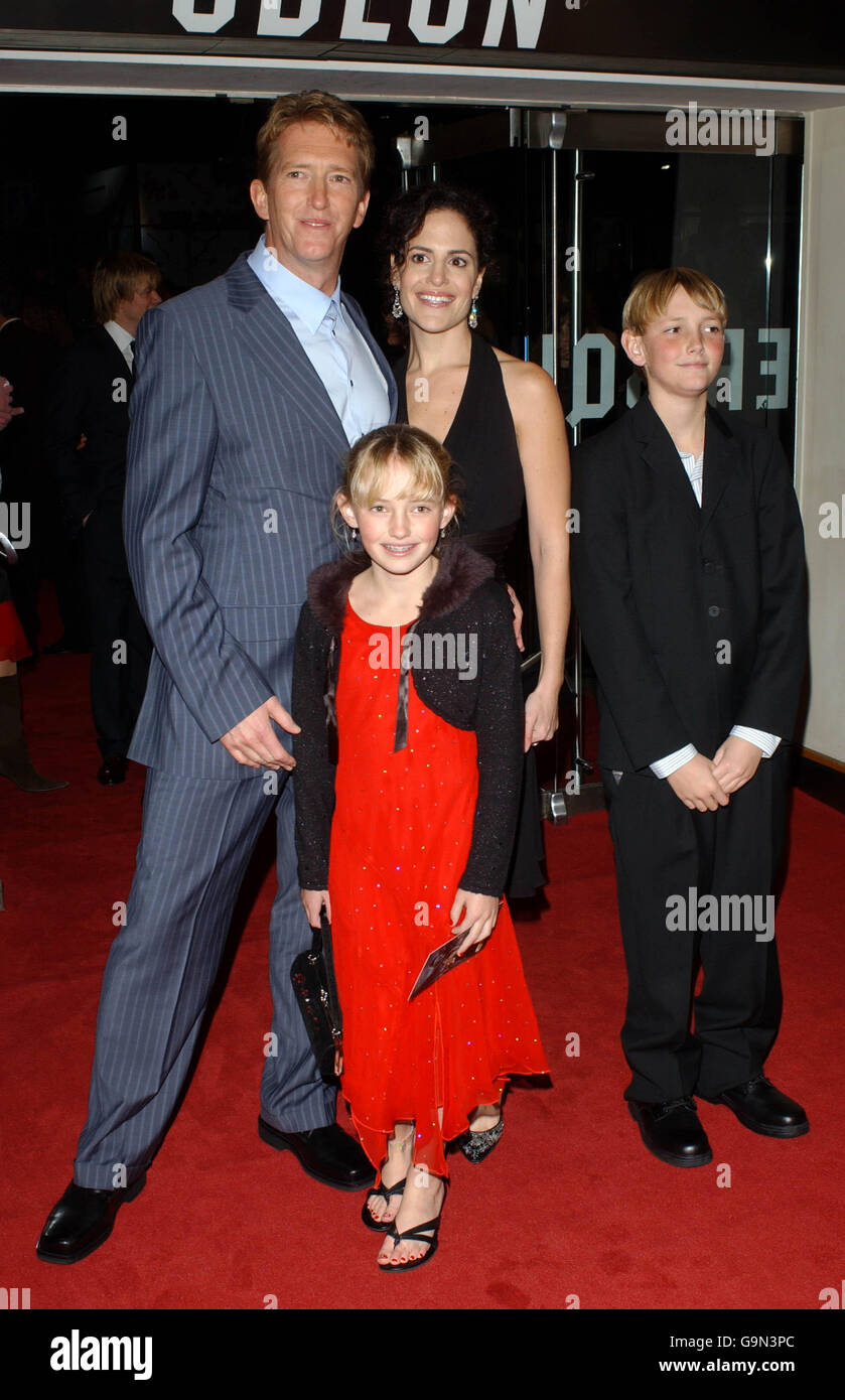 Full length arriving smiling family smiling mangsb hi-res stock ...