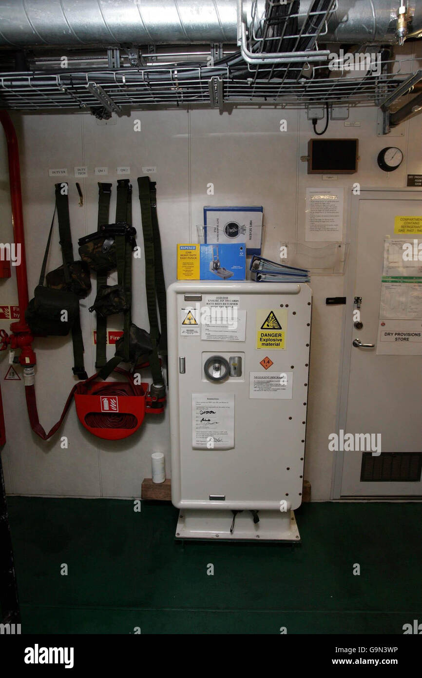 Hms rifle hi-res stock photography and images - Alamy