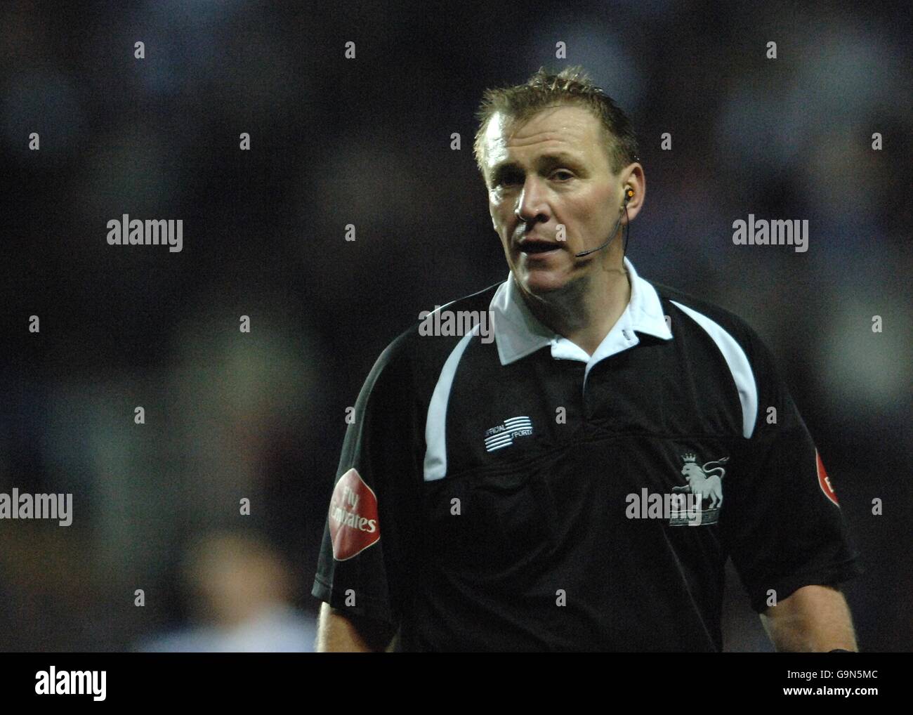 Graham poll premier league referee hi-res stock photography and images ...
