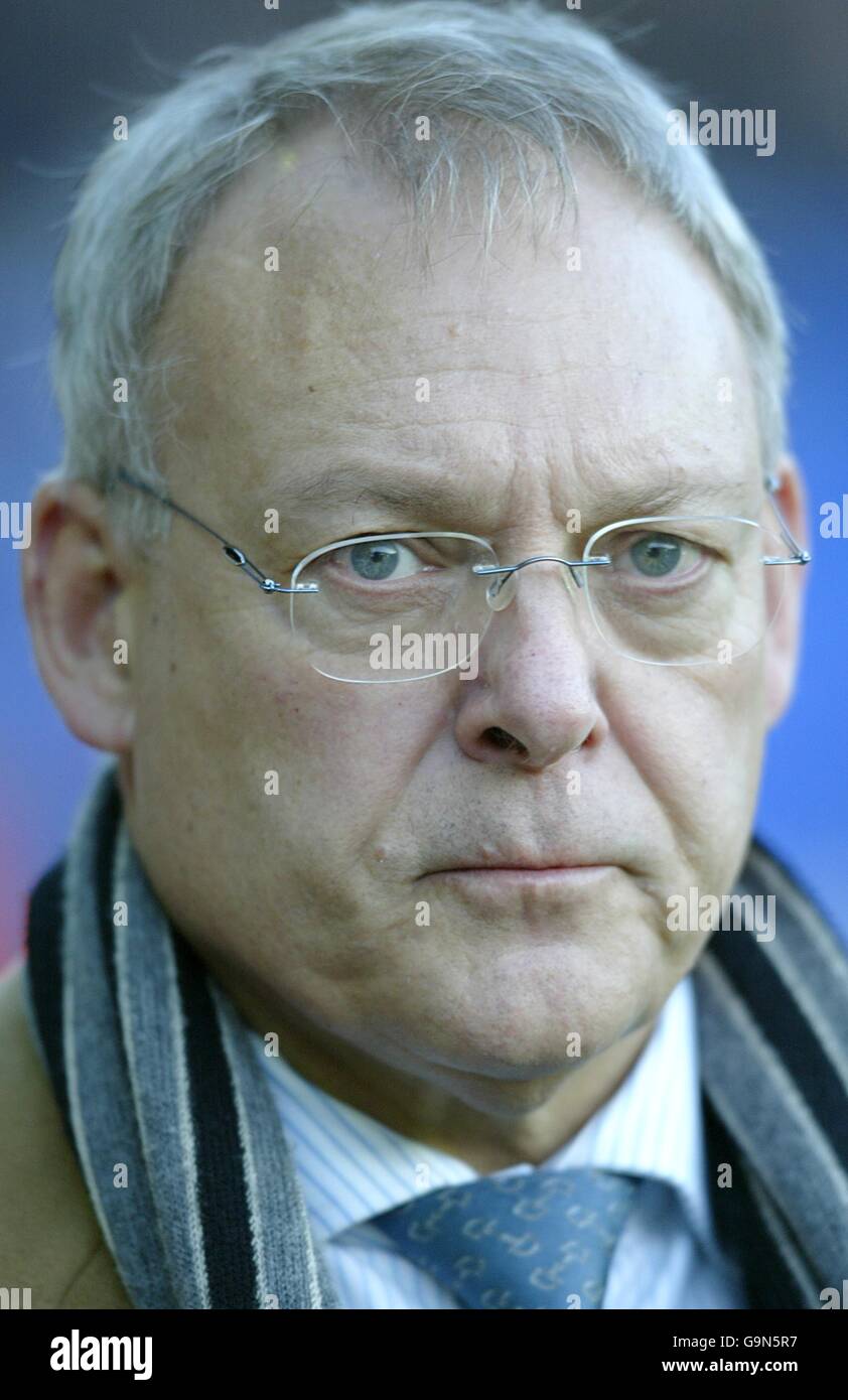 Itv reporter gary newbon pre match hi-res stock photography and images ...