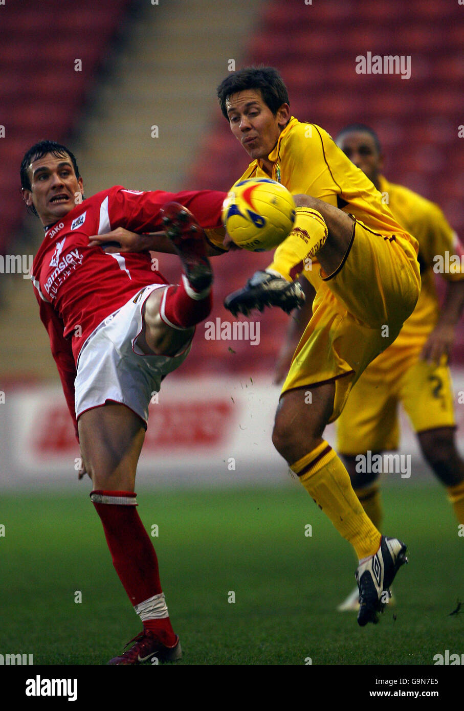 Barnsleys martin devaney and burnleys jon harley hi-res stock ...