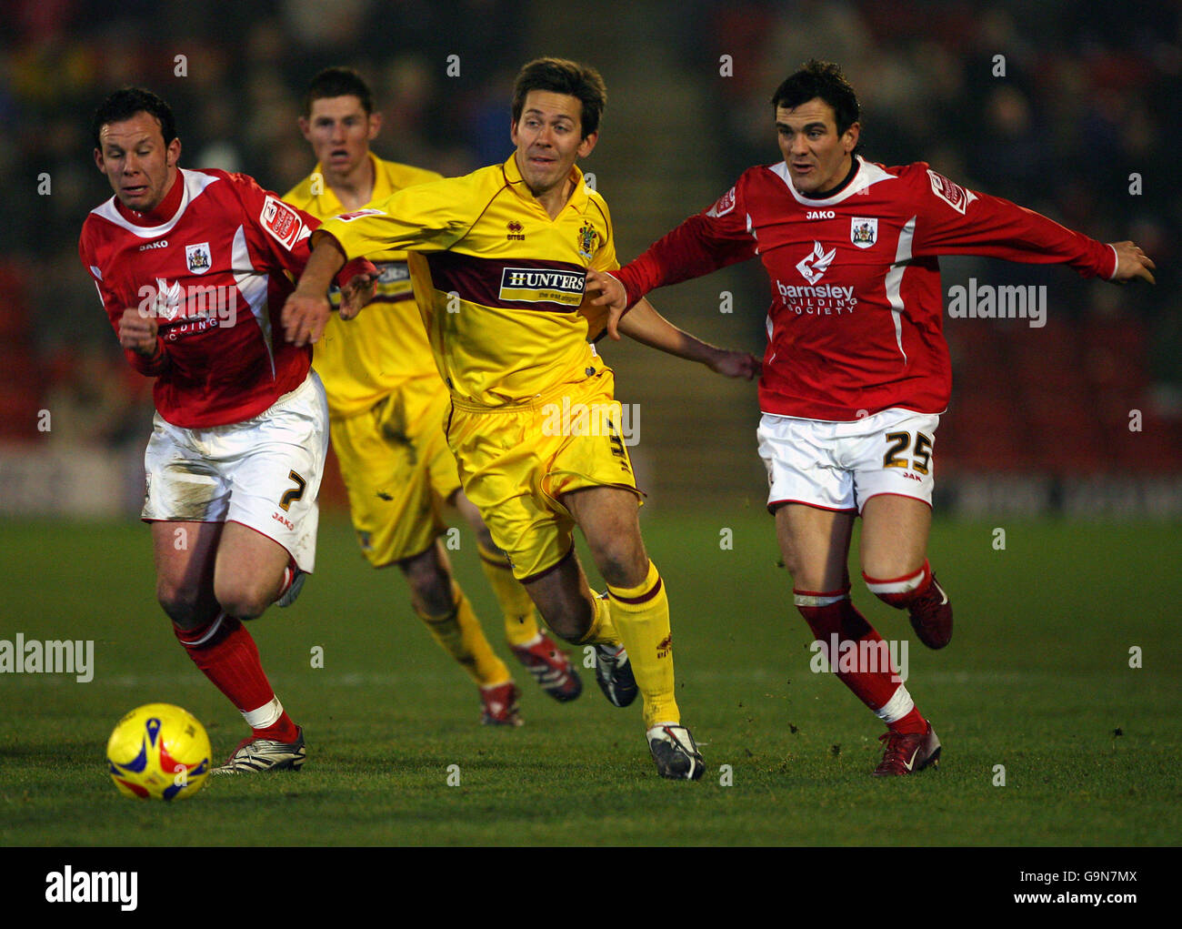 Barnsleys martin devaney and burnleys jon harley hi-res stock ...