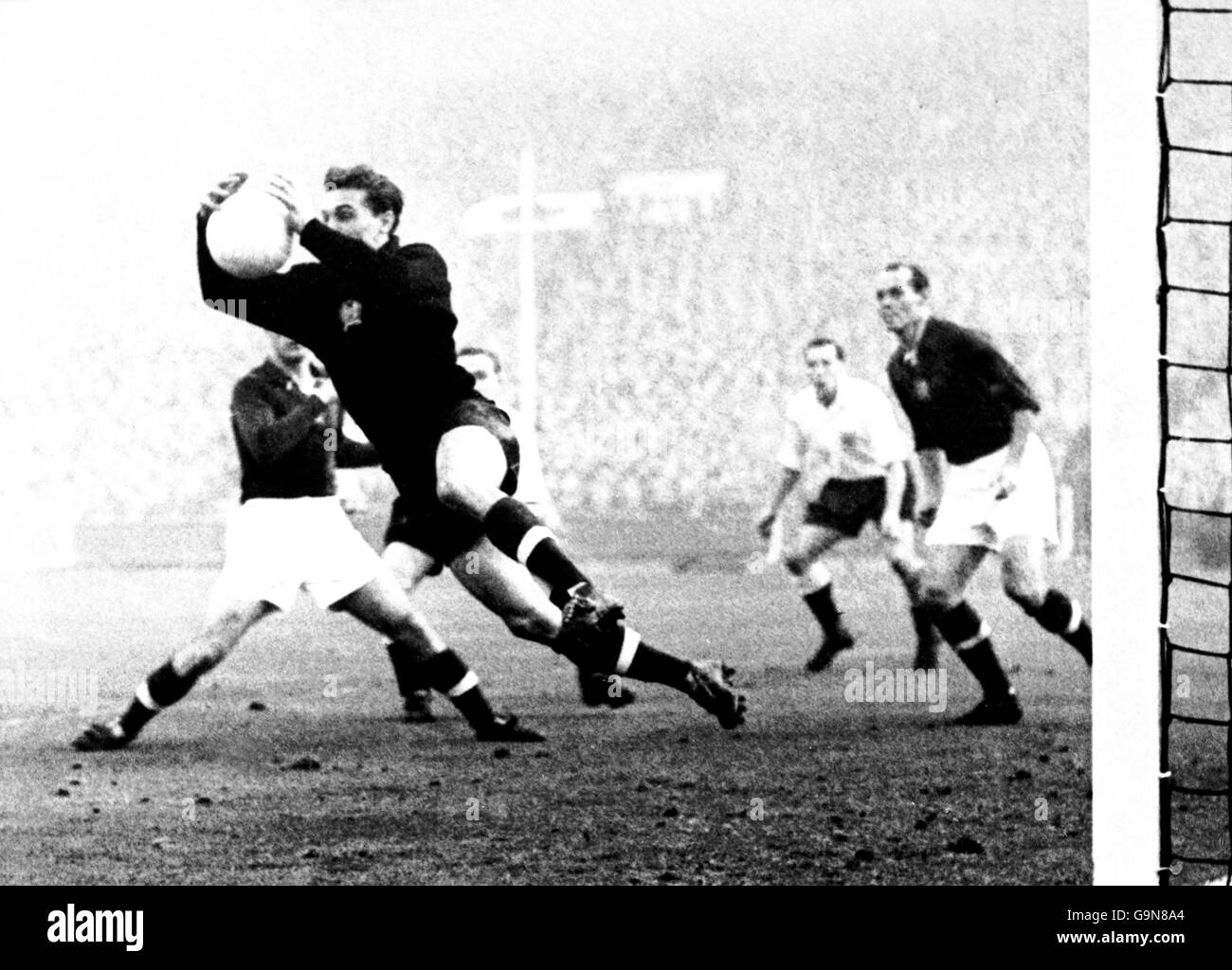 England hungary football Black and White Stock Photos & Images - Alamy