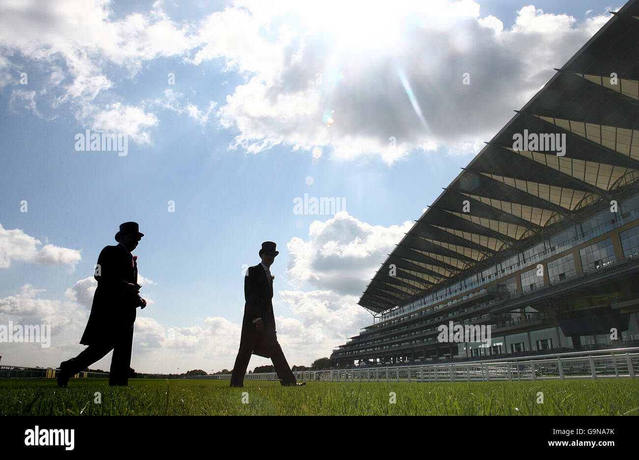 General view of the grandstand at Royal Ascot racecourse Stock Photo ...