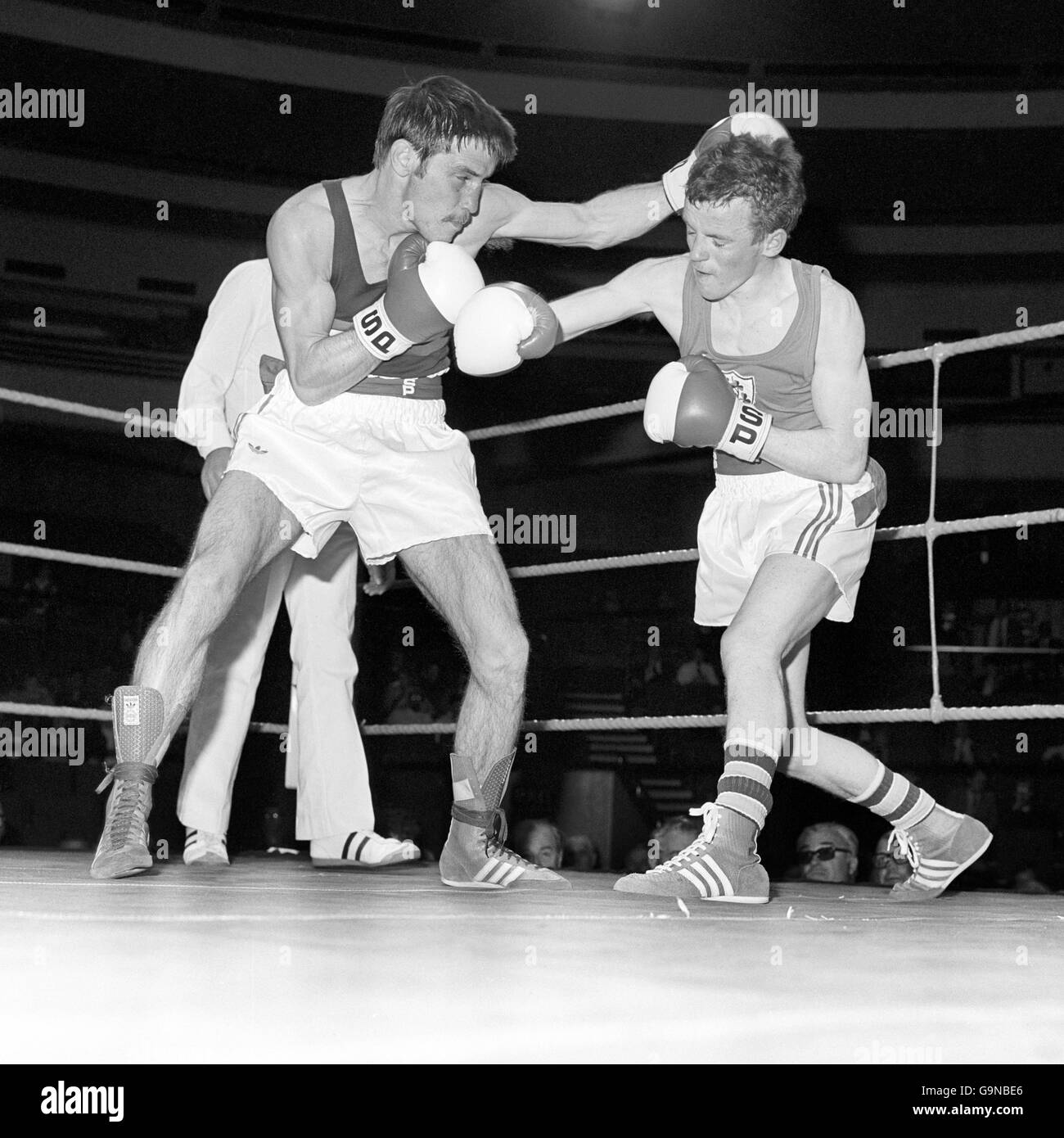 Boxing - ABA - Gerry Hawkins v Rozsa - Wembley Stock Photo - Alamy