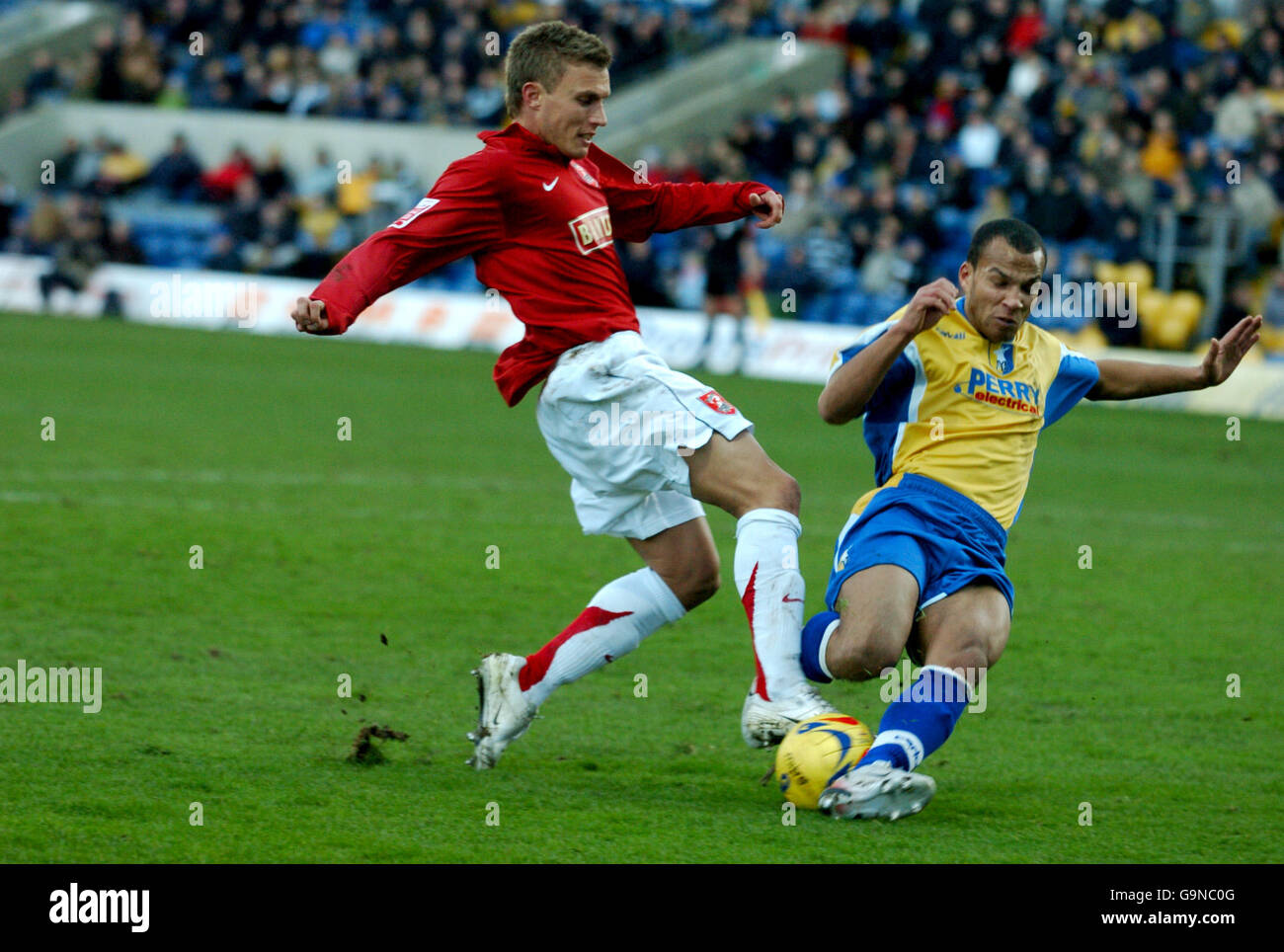 Mansfield Town's Simon Brown and Walsall's Craig Pead in action Stock ...