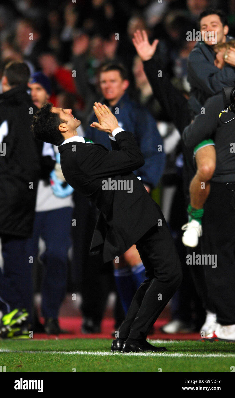 Hibernian manager john collins celebrates hi-res stock photography and ...