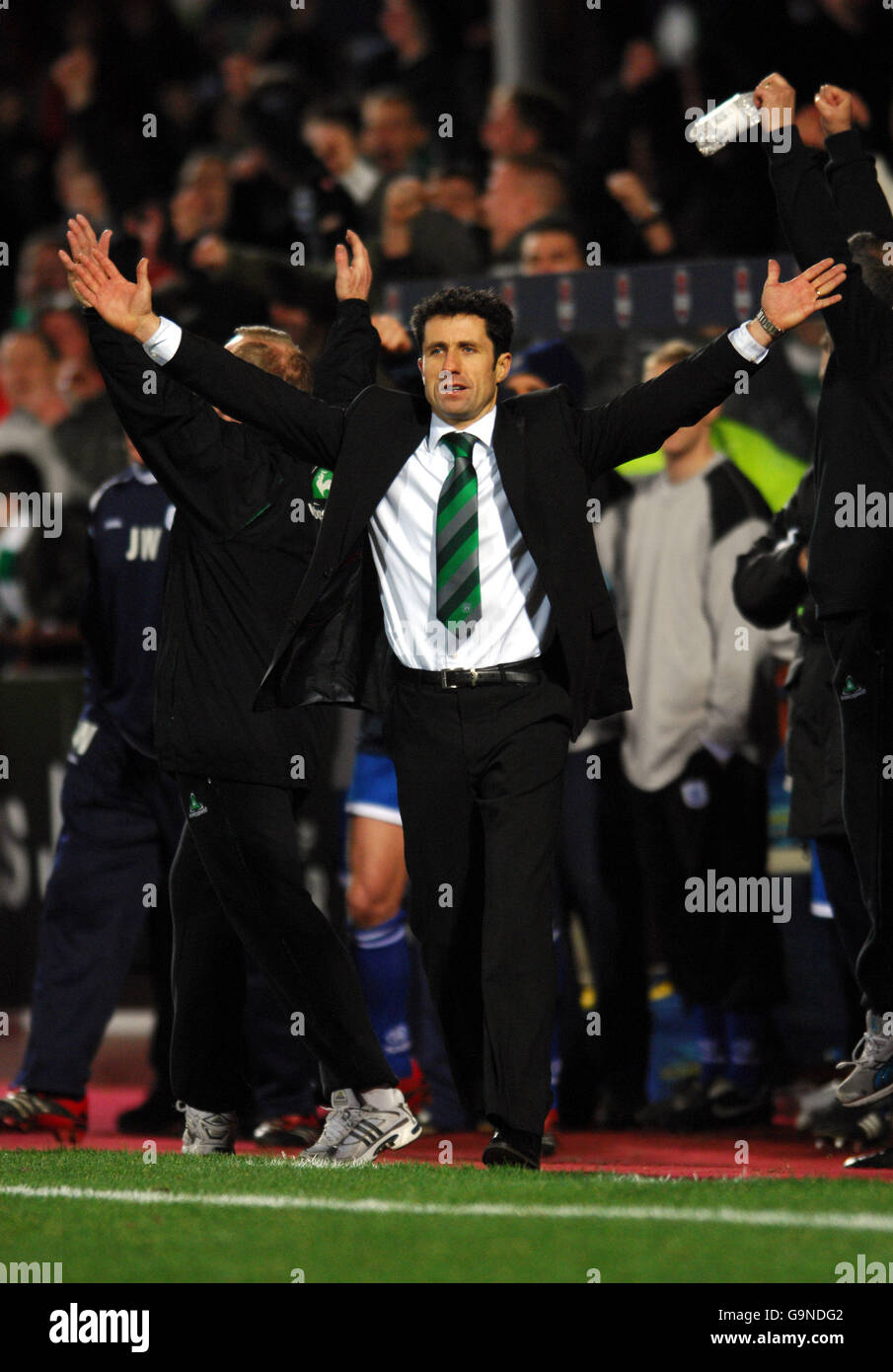 Hibernian manager john collins celebrates hi-res stock photography and ...