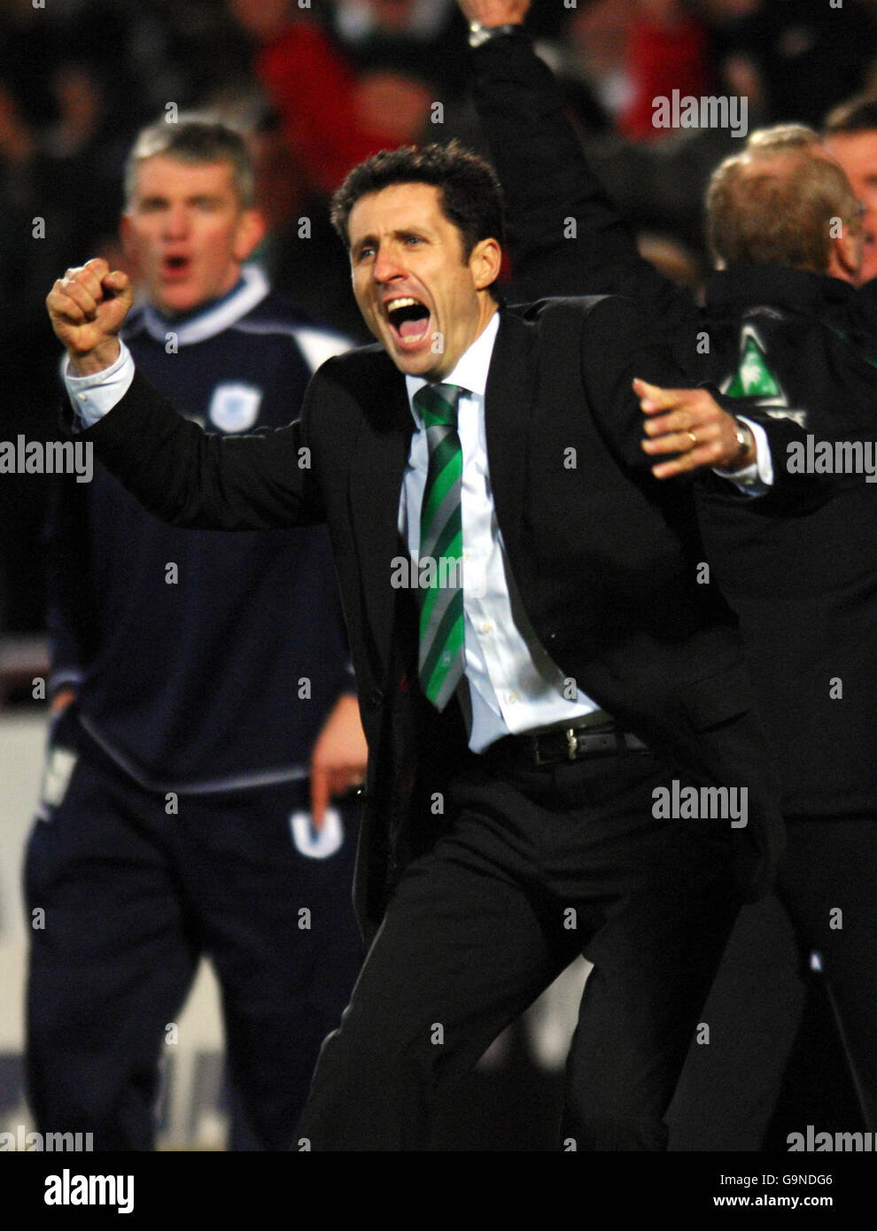 Hibernian manager john collins celebrates hi-res stock photography and ...