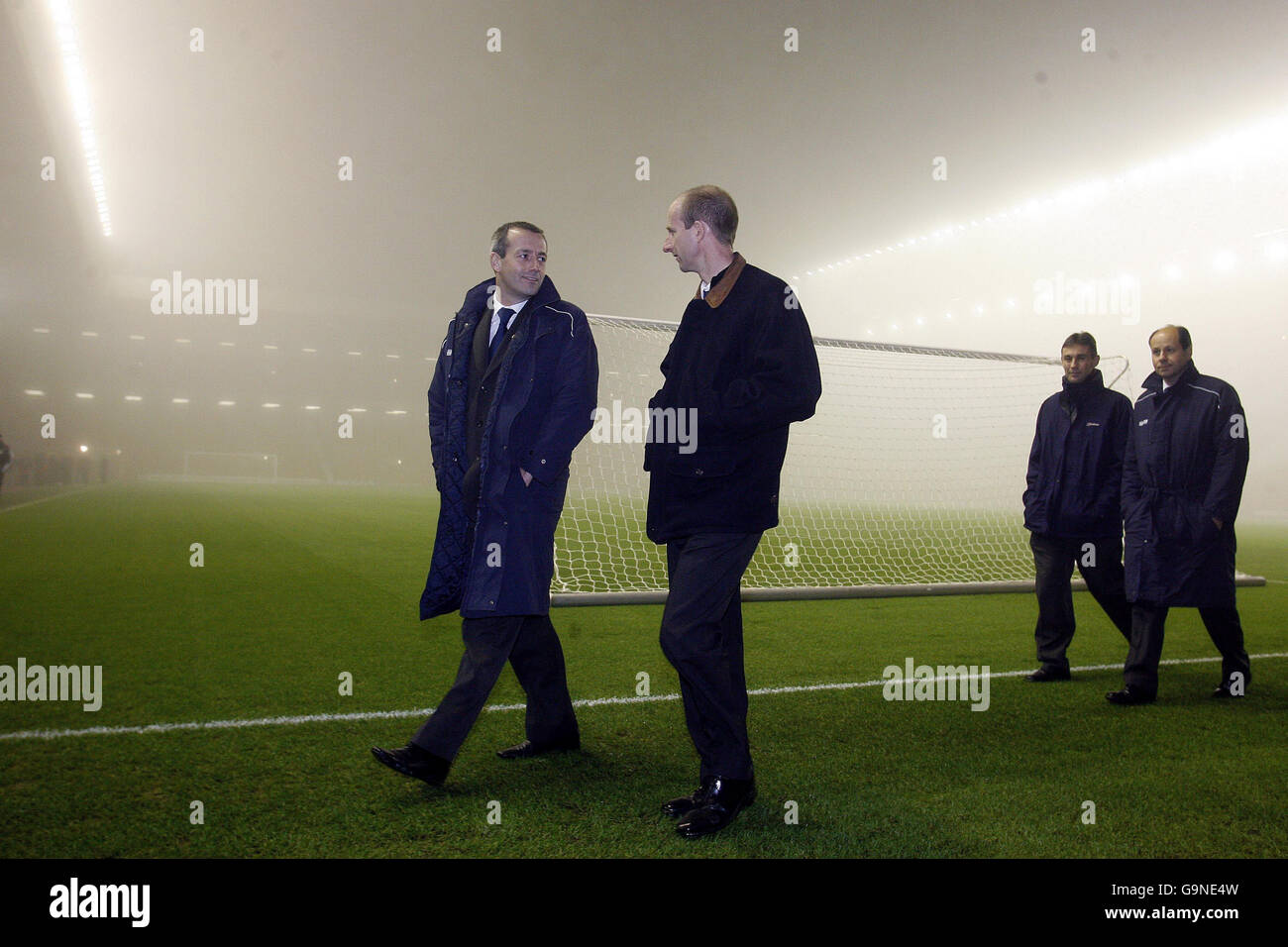 Match referee mike riley hi-res stock photography and images - Alamy