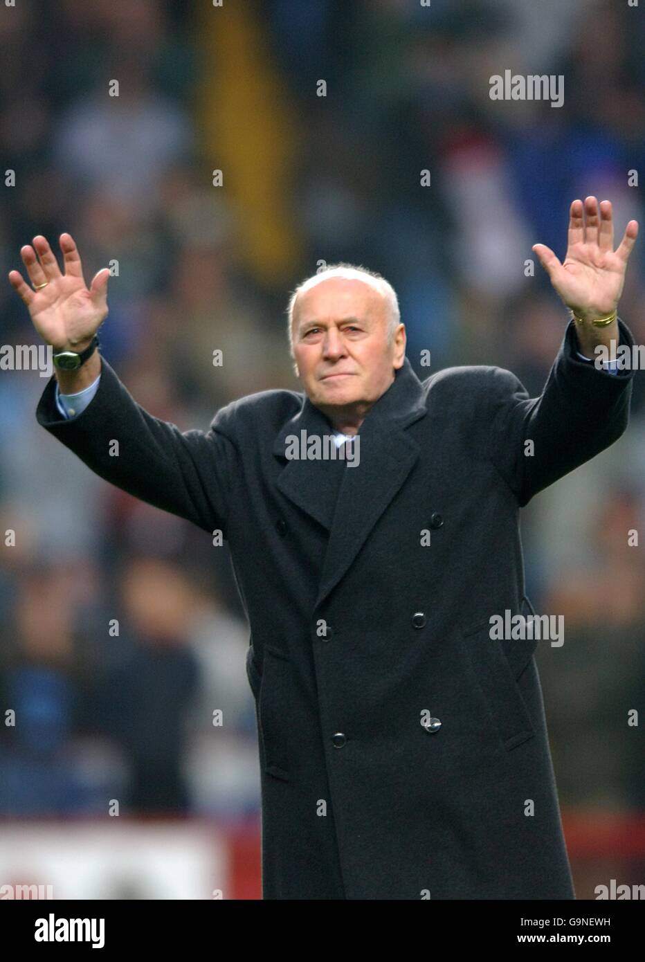 Aston villa manager ron saunders salutes the villa park crowd hi-res ...