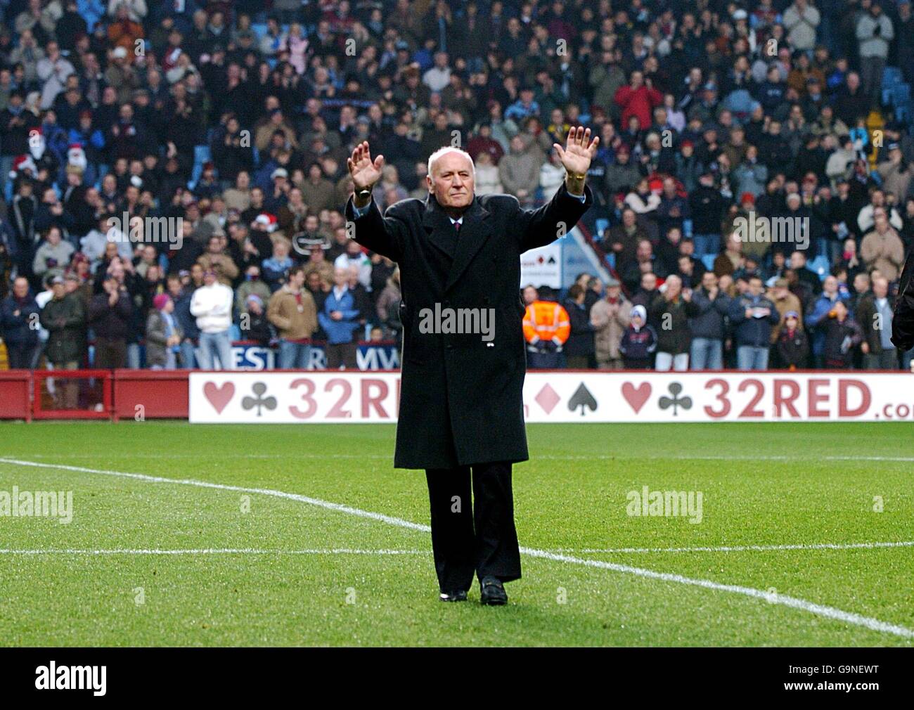 Aston villa manager ron saunders salutes the villa park crowd hi-res ...