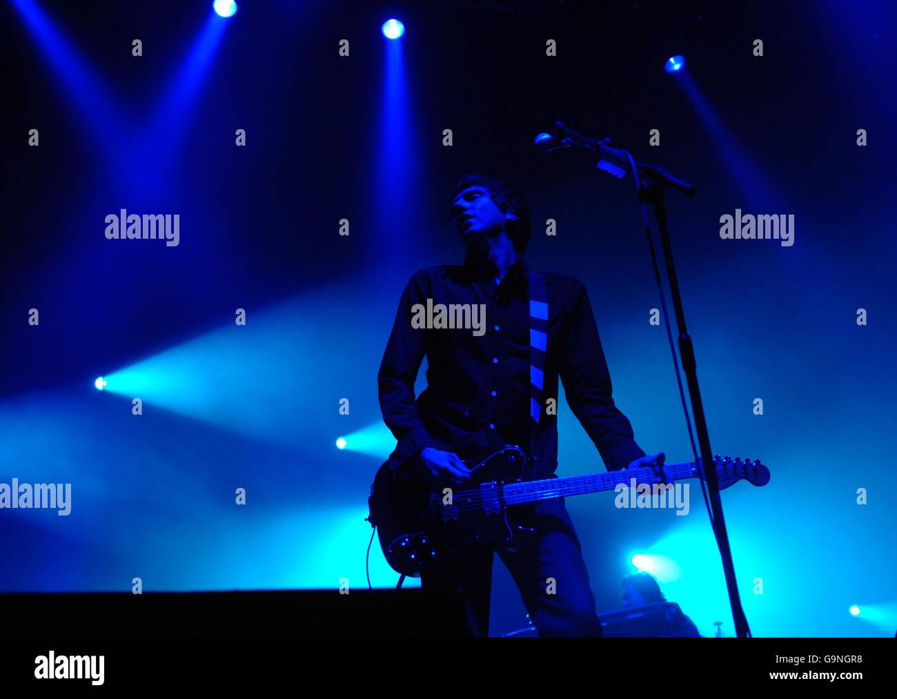 Snow Patrol live at Wembley Arena - London. Snow Patrol performing at ...
