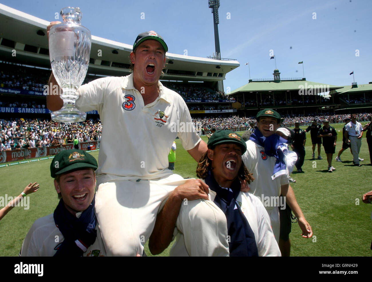 Shane warne ashes trophy hi-res stock photography and images - Alamy