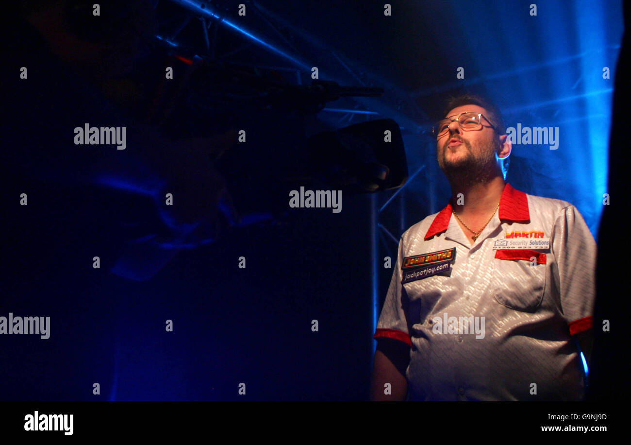 Great Britain's Martin Adams does his wolf impression before entering ...