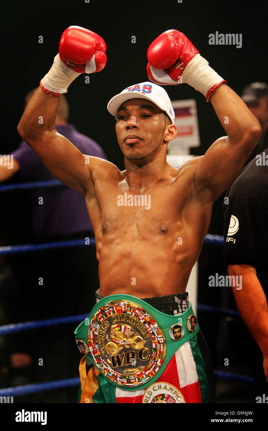 Boxing celebrating belt hi-res stock photography and images - Alamy