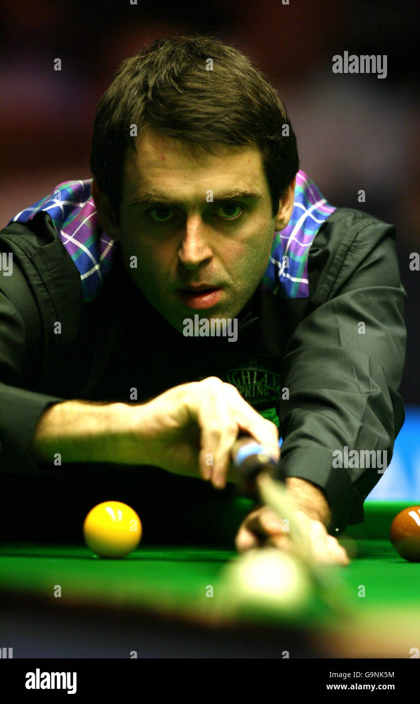 Snooker saga insurance masters final wembley arena hi-res stock ...