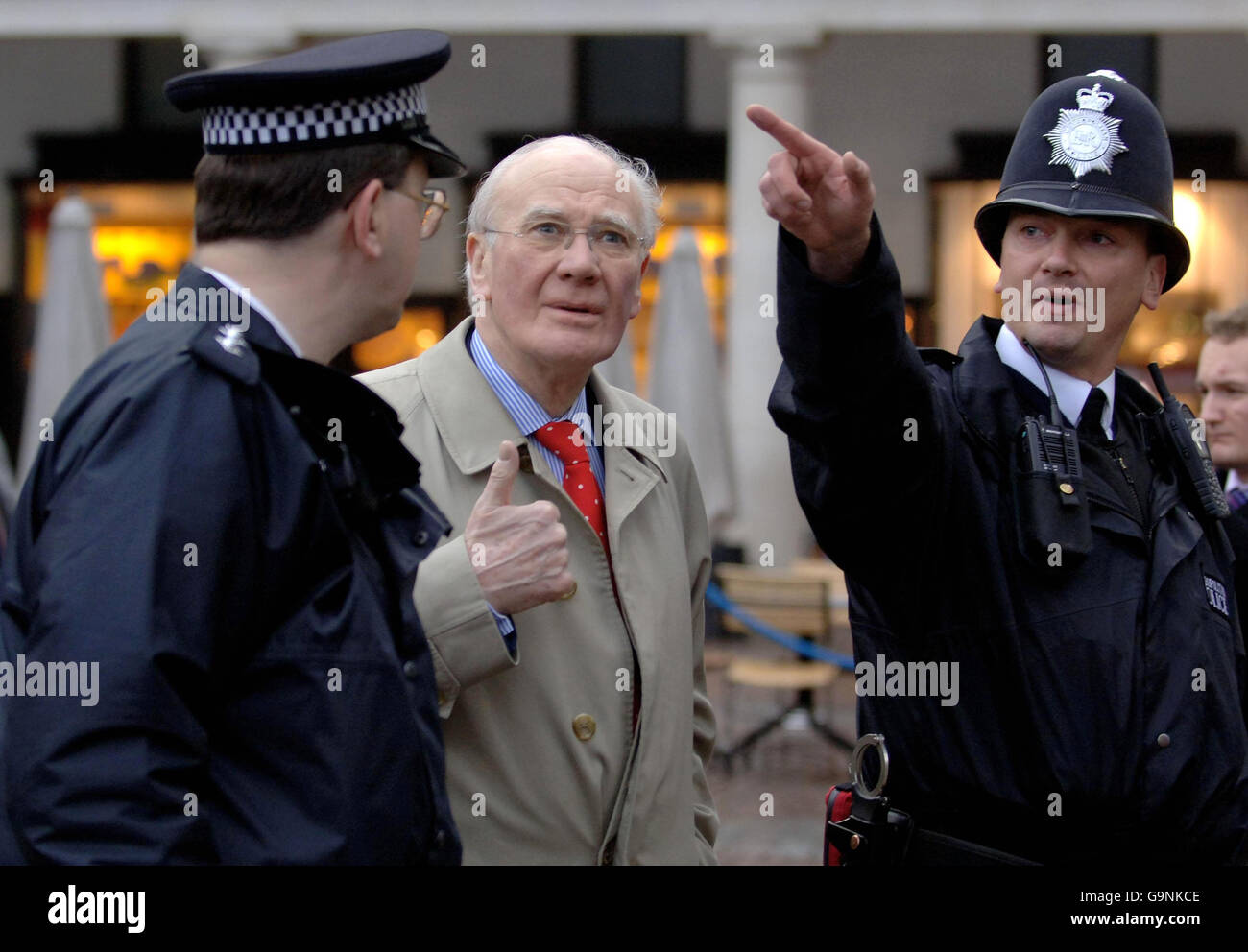 Two metropolitan police officers in hi-res stock photography and images ...