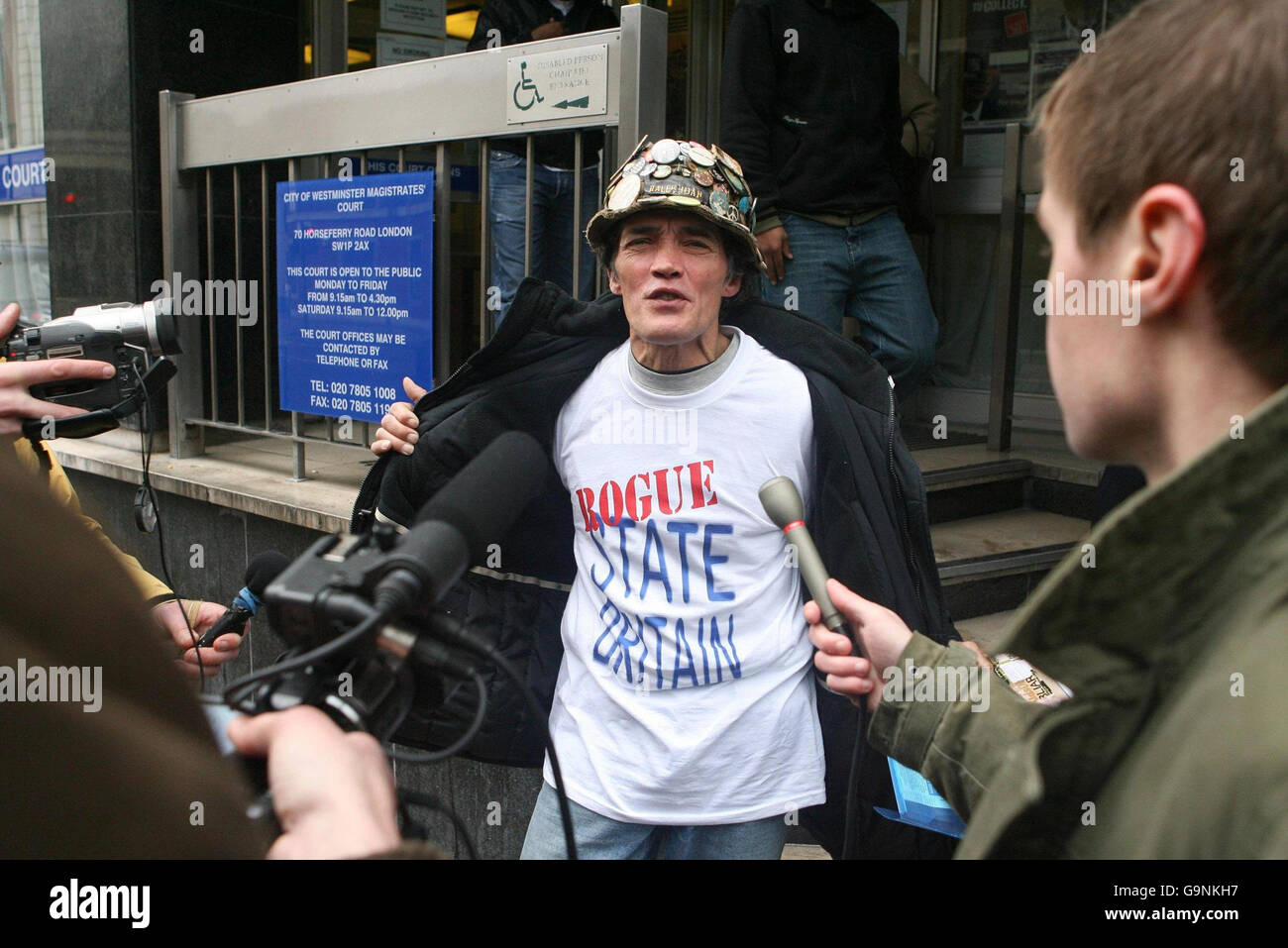 Brian Haw in court Stock Photo - Alamy