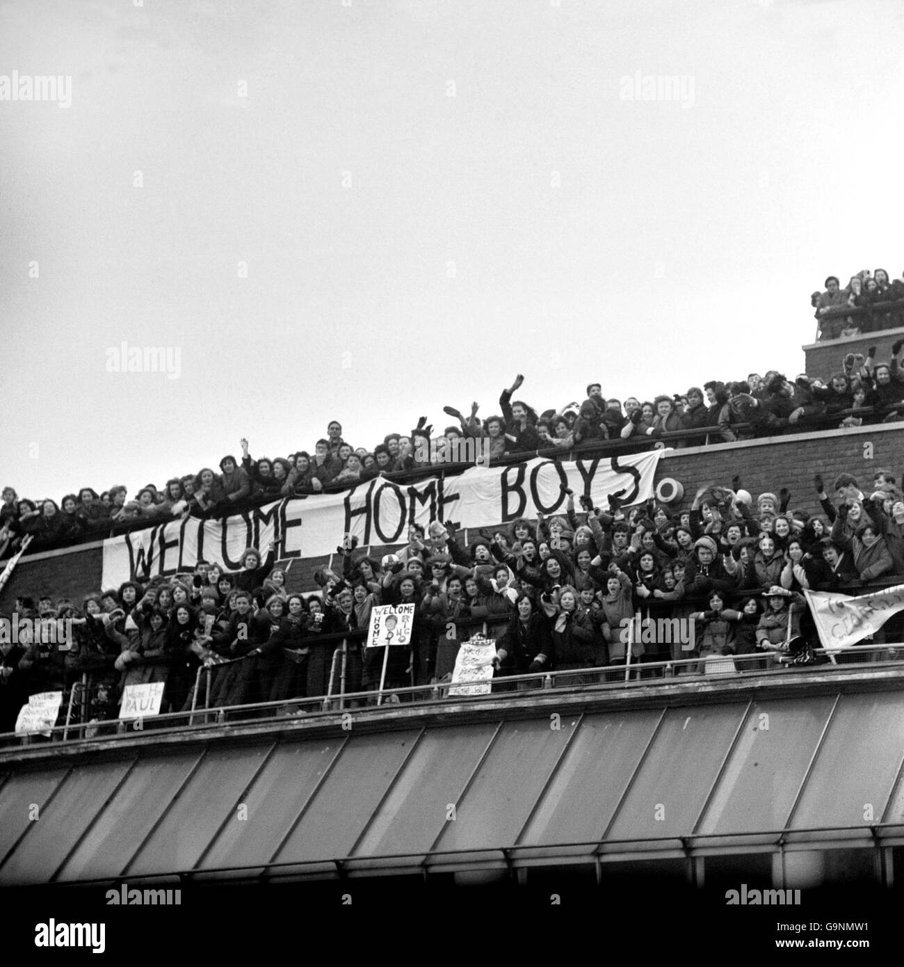 Beatles fans 1964 hi-res stock photography and images - Alamy