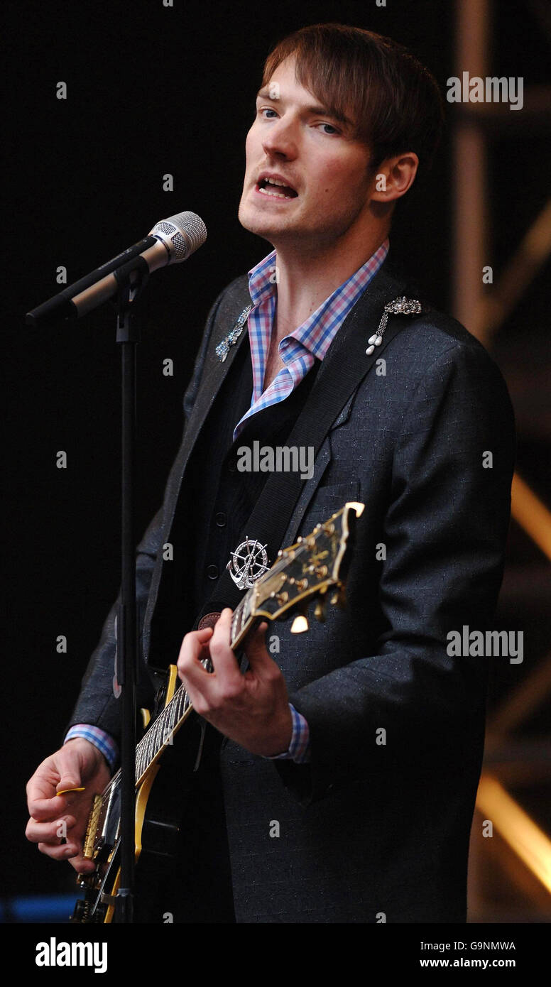 Dan Gillespie Sells of The Feeling during their performance at the ...