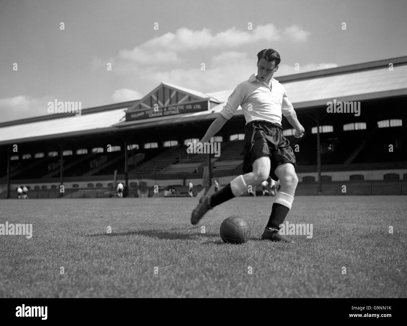 Bobby Robson Of Fulham High Resolution Stock Photography and Images - Alamy