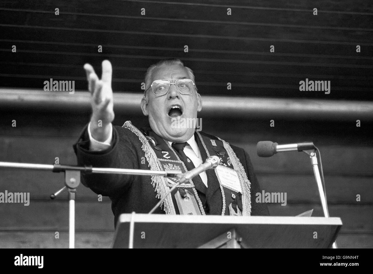 Controvesrial hi-res stock photography and images - Alamy