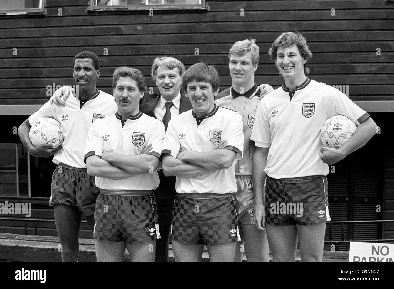 England manager Bobby Robson (3rd left) joins members of his team to ...
