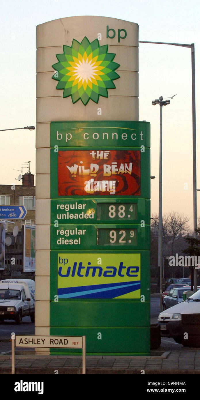 North london garage hi-res stock photography and images - Alamy