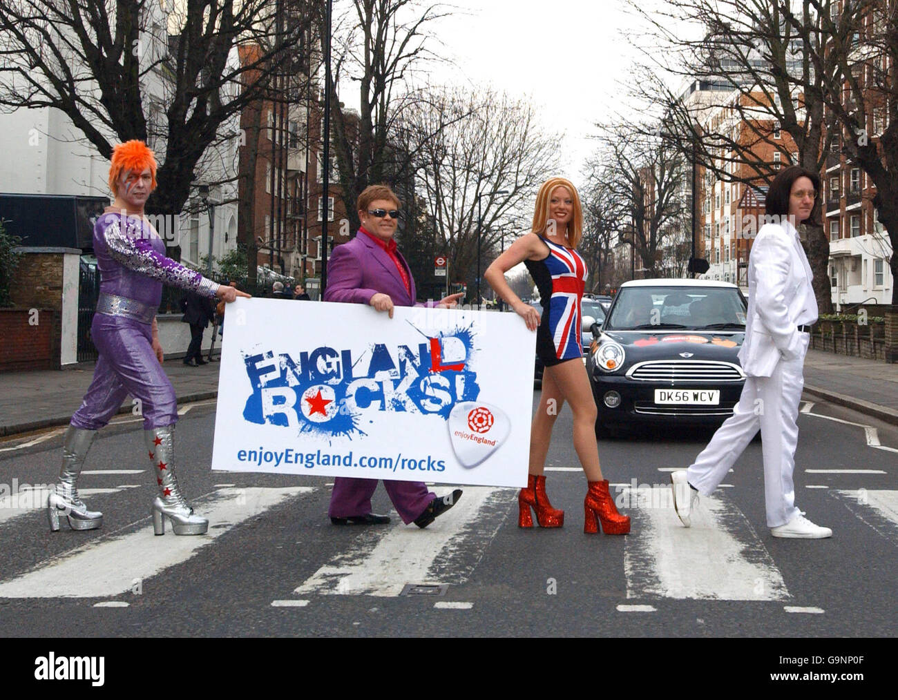 Geri halliwell union jack dress hi-res stock photography and images - Alamy