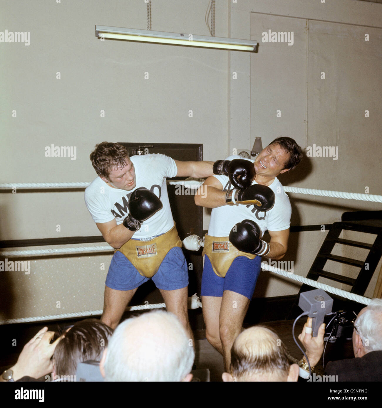 Heavyweight boxer billy walker hi-res stock photography and images - Alamy