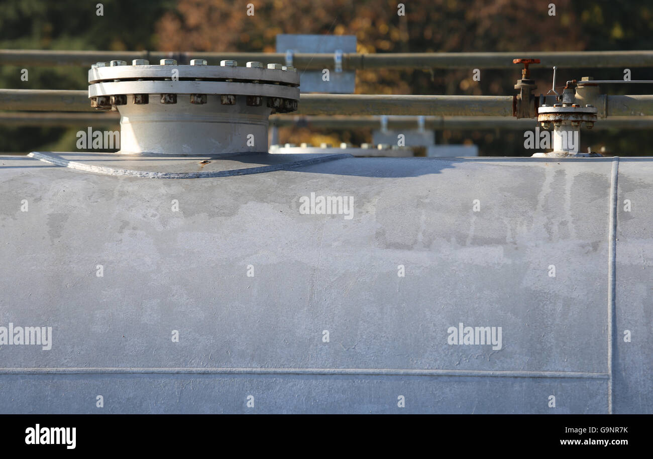 Storage tank cover hi-res stock photography and images - Alamy