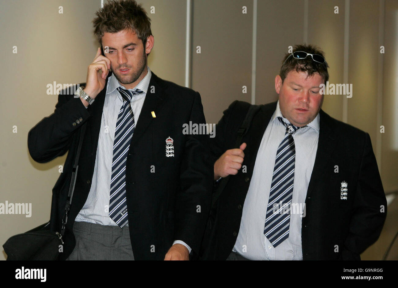 Cricket - England team arrivals - Heathrow Stock Photo - Alamy
