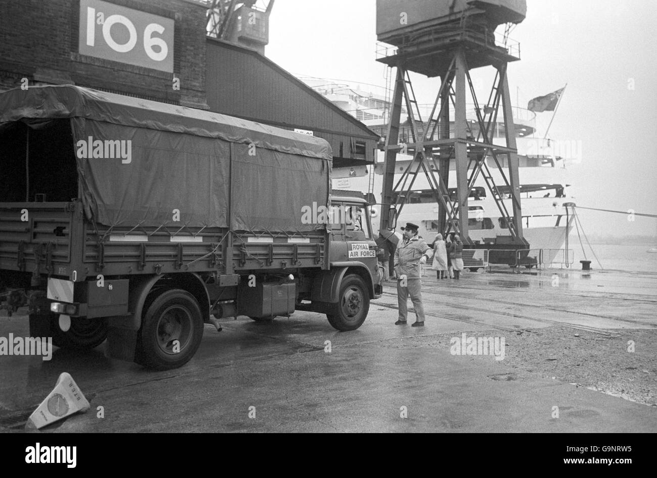 Raf lorry hi-res stock photography and images - Alamy