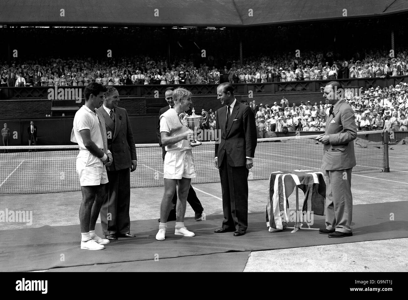 Lew hoad v ashley cooper hi-res stock photography and images - Alamy