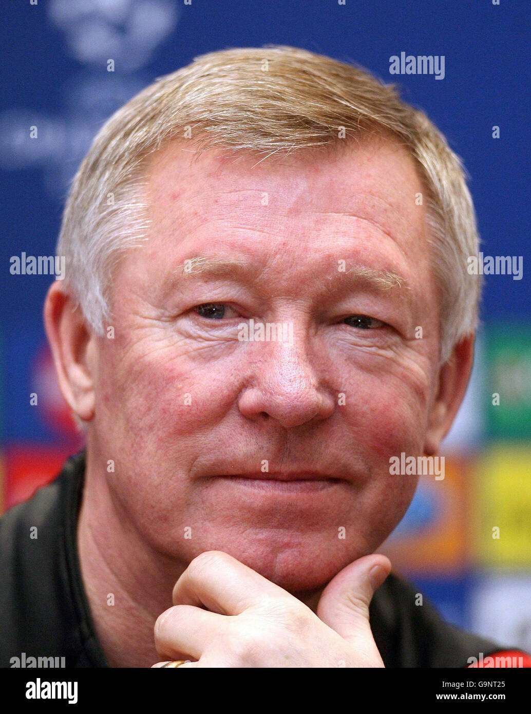 Soccer - Manchester United press conference - Lens training ground ...