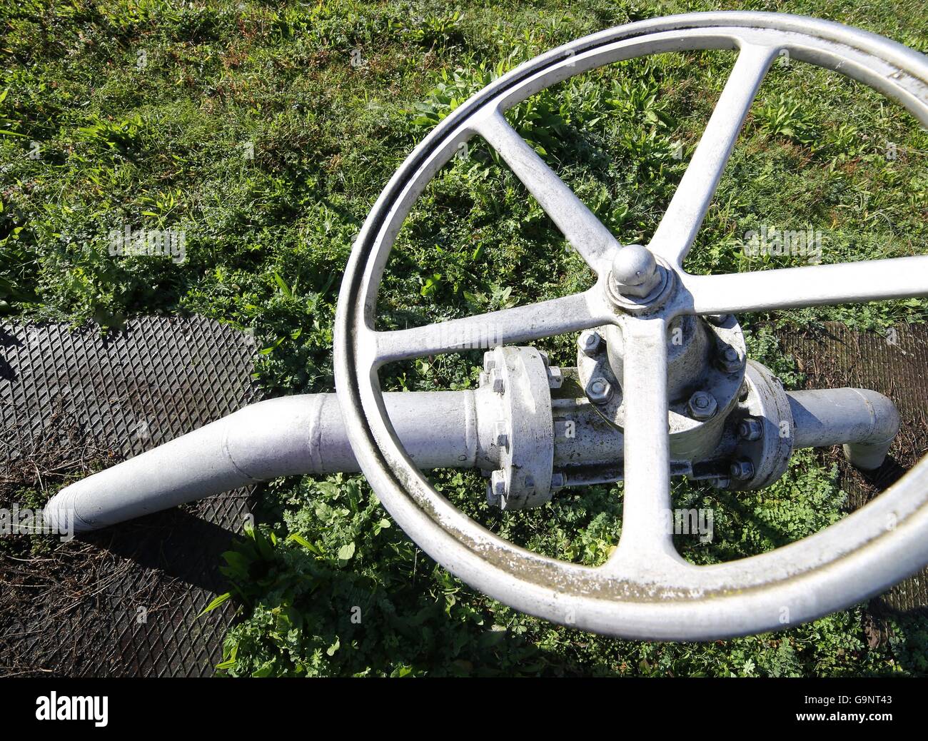 big gate valve for closing the gas supply in natural gas storage ...