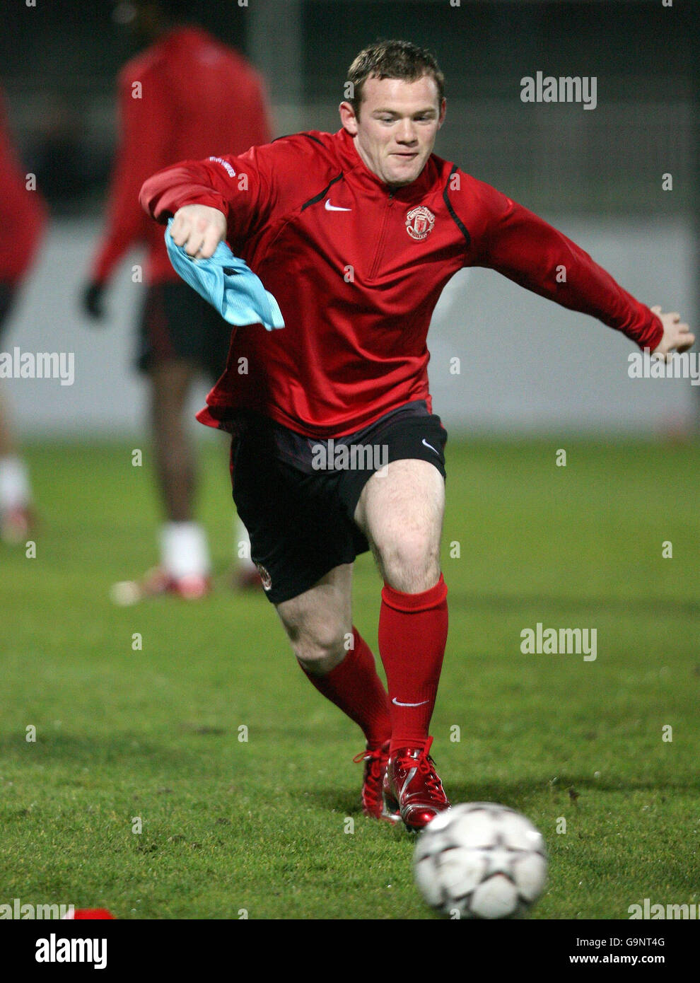 Soccer - Manchester United training session - Lens training ground ...