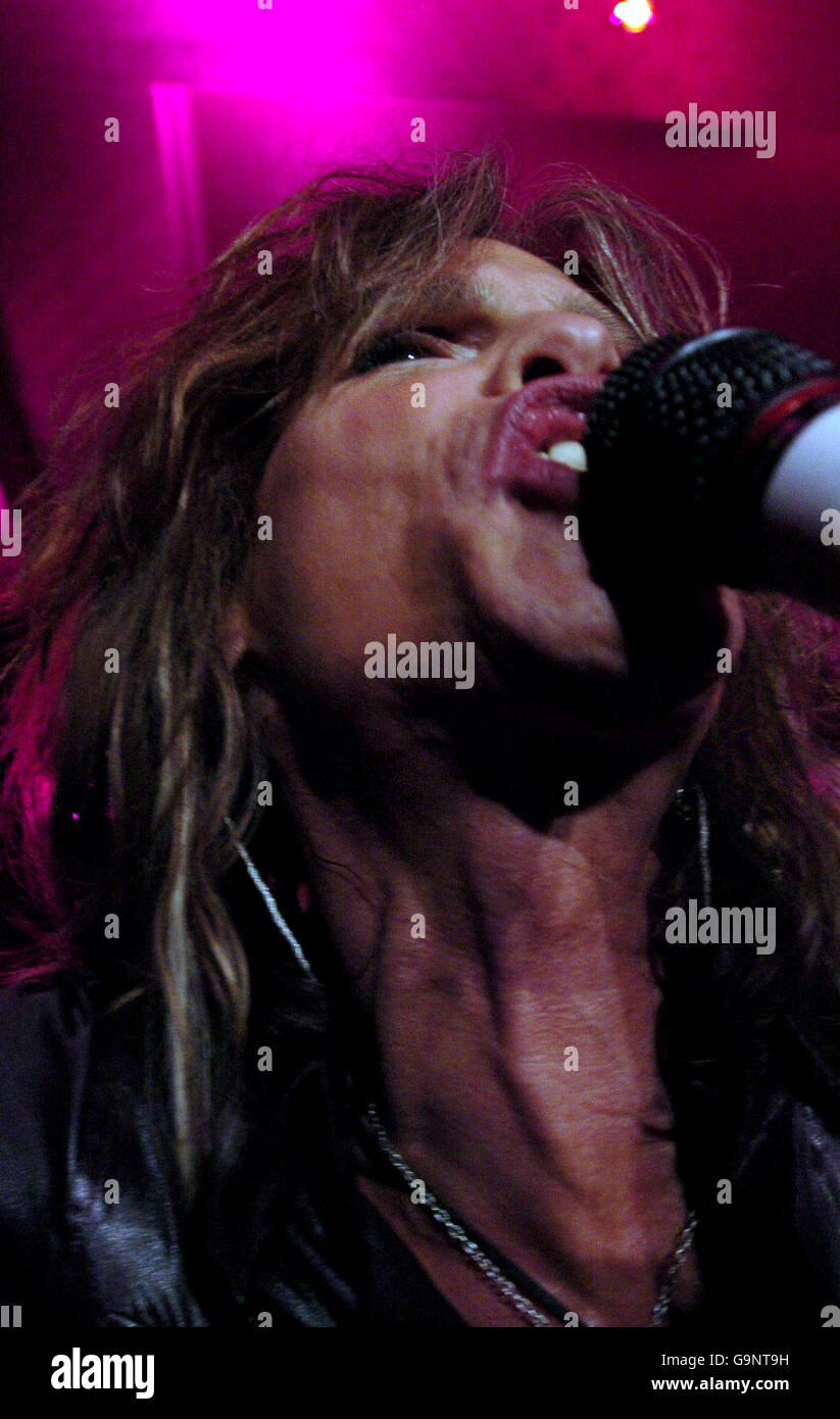 Steven tyler portrait hi-res stock photography and images - Alamy