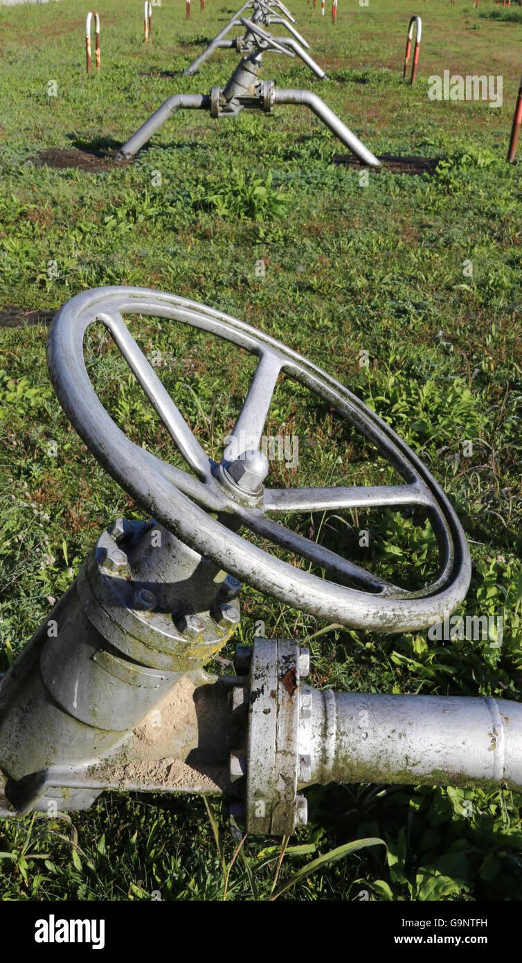 Closing valves hi-res stock photography and images - Alamy