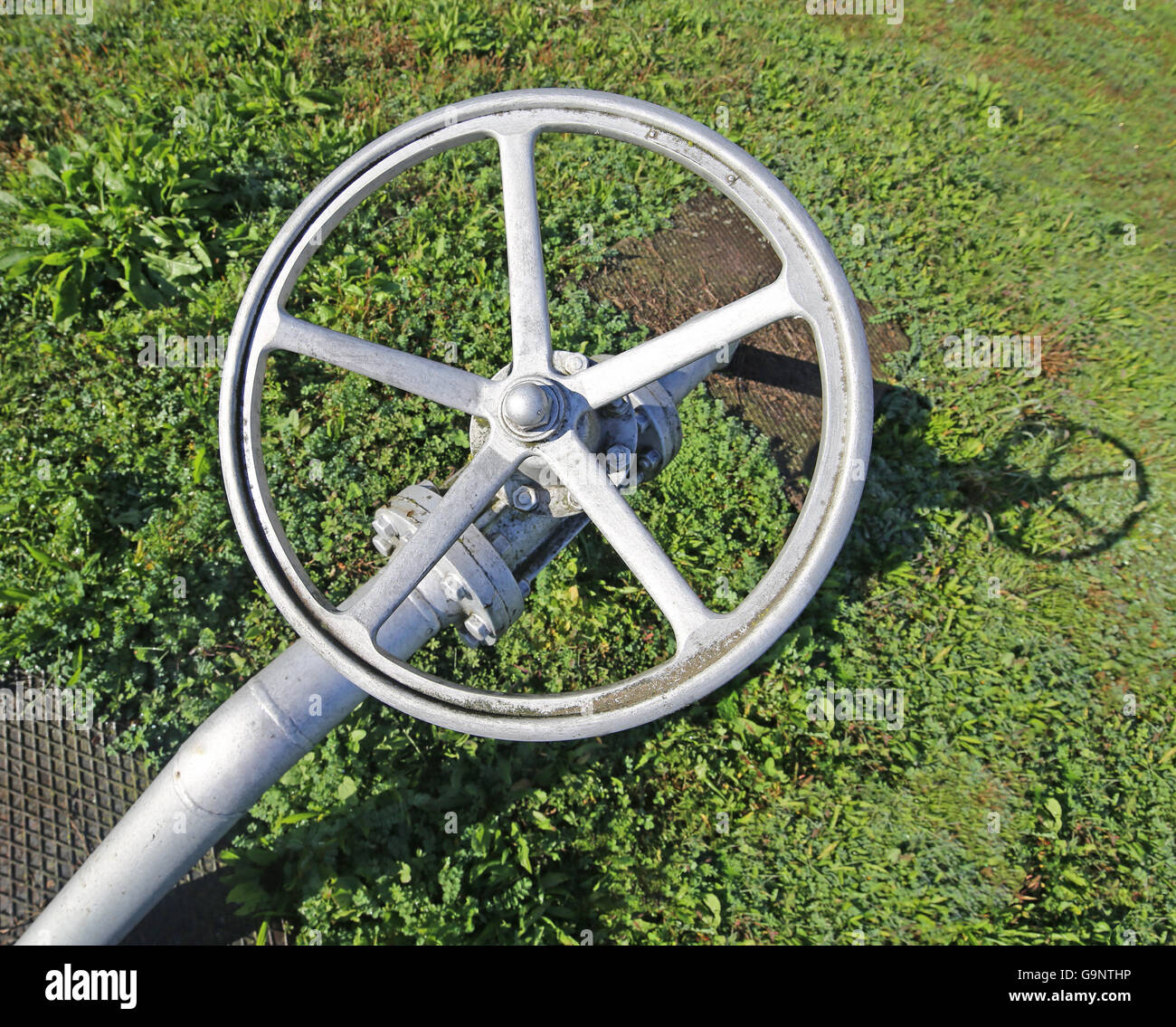 big gate valve for closing the gas supply in natural gas storage ...