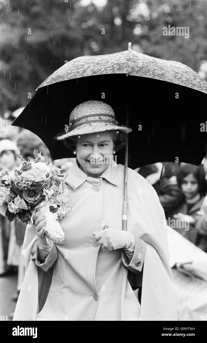 Falklands War - Queen Elizabeth II - HMS Warrior Stock Photo - Alamy
