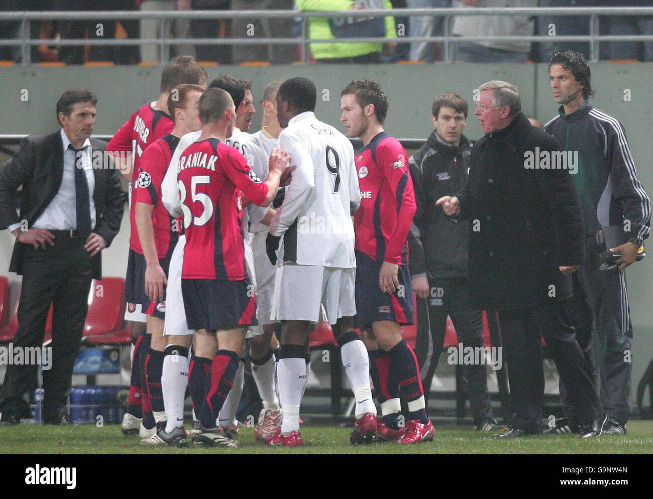 Full length arguing speaking mangrs hi-res stock photography and images ...